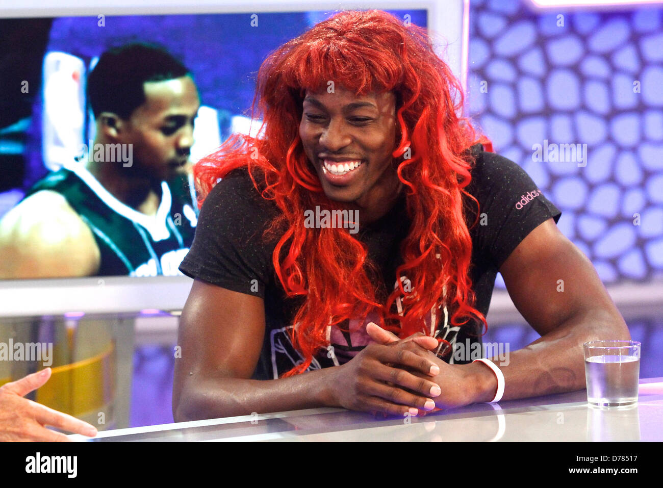 Dwight Howard NBA player for the Orlando Magic dons a wig while ...