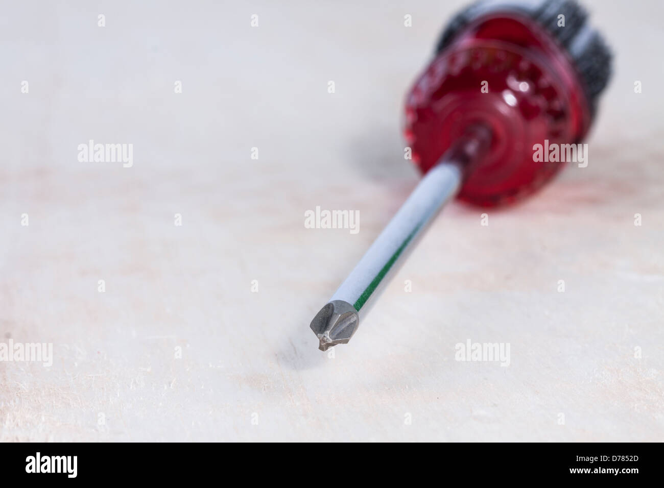single screwdriver with wood background and space ready Stock Photo - Alamy
