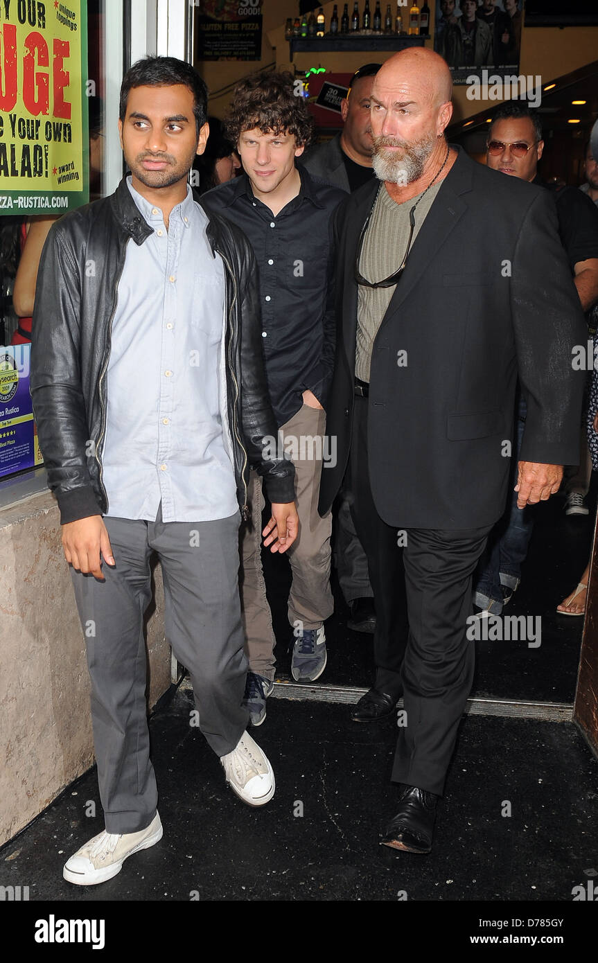 Jesse Eisenberg and Aziz Ansari serve pizza at The Lincoln Road Pizza ...