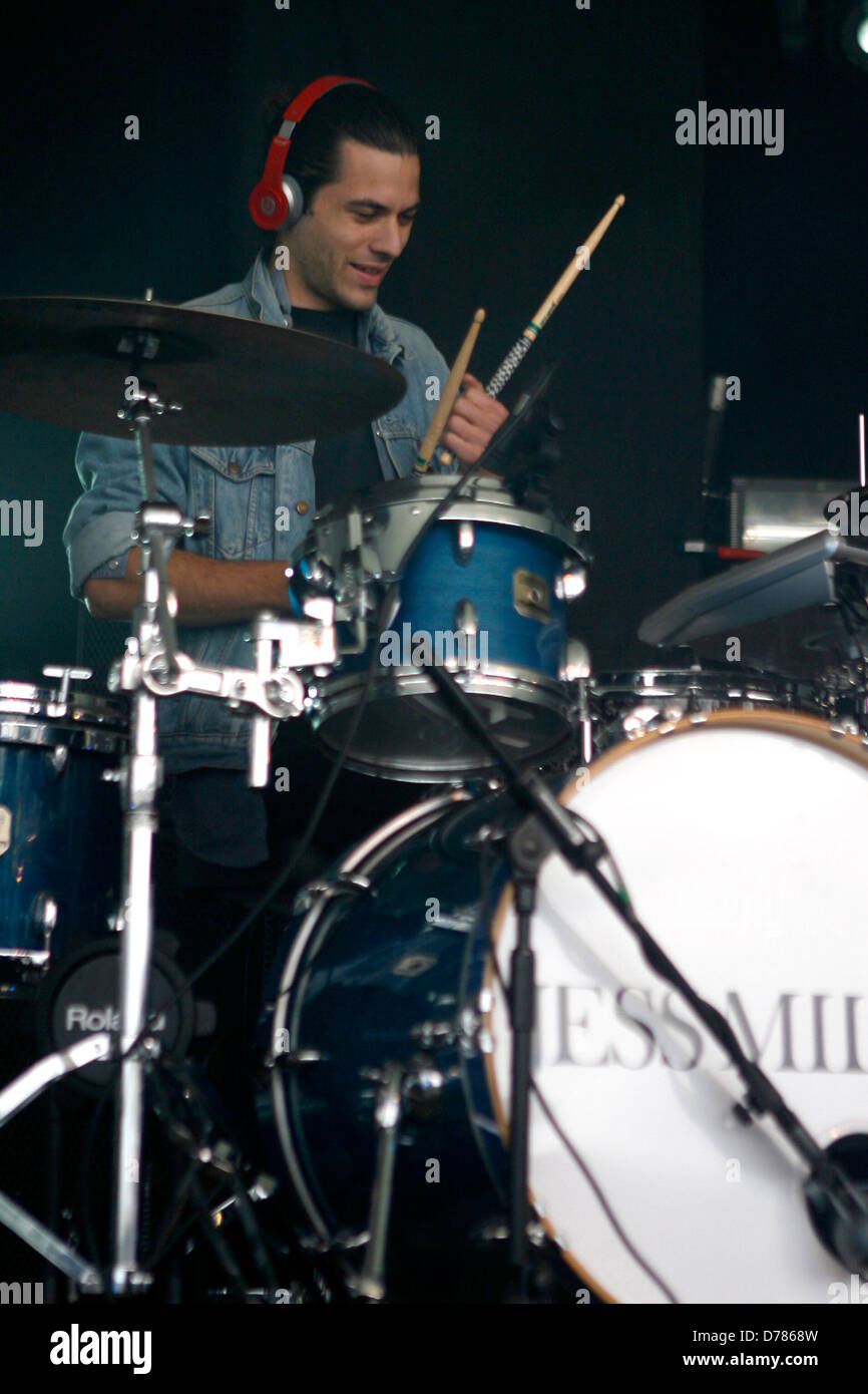 Jess mills drummer lounge on the farm festival hi-res stock photography ...
