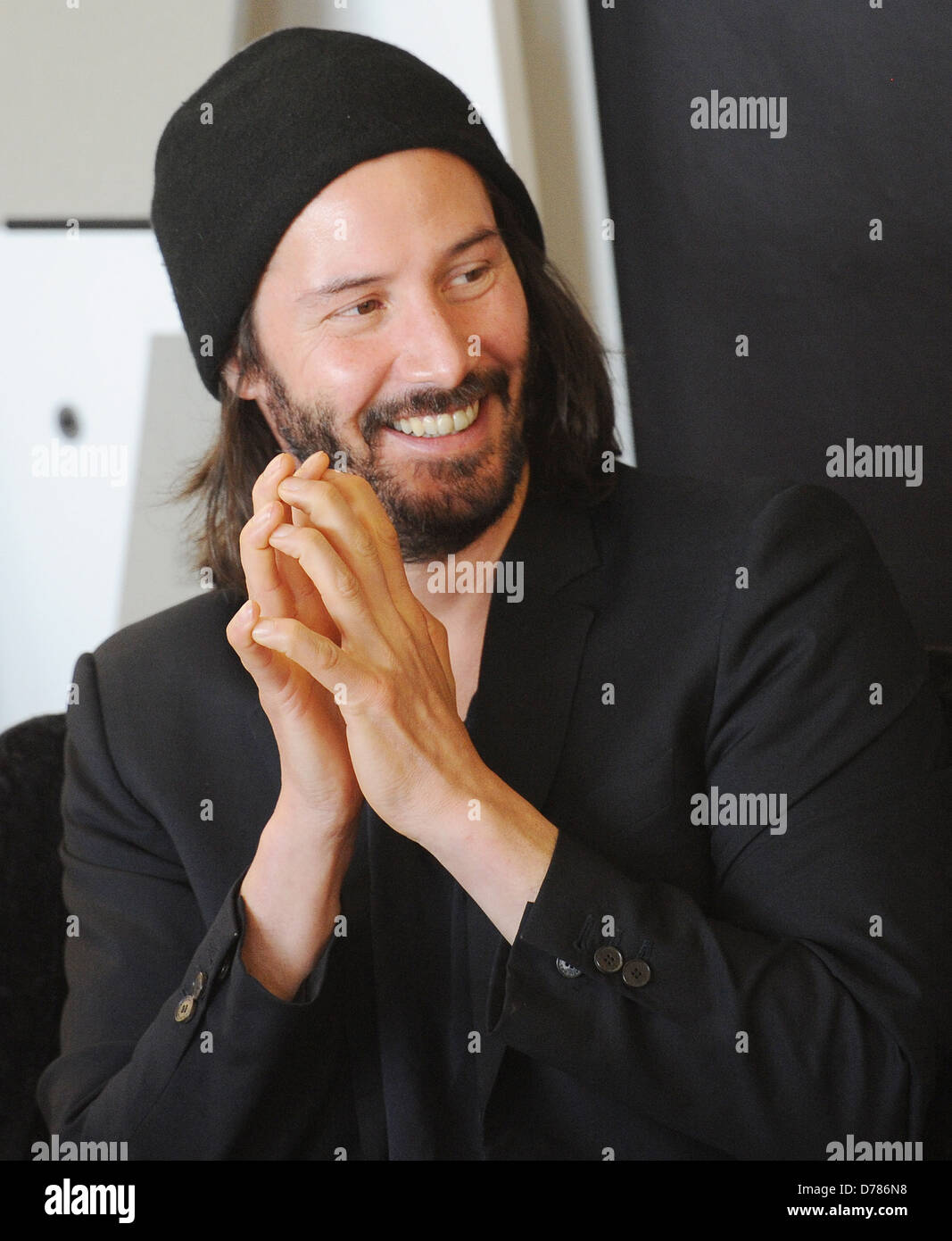 Keanu Reeves at a book signing at Waterstone's, Piccadilly London ...