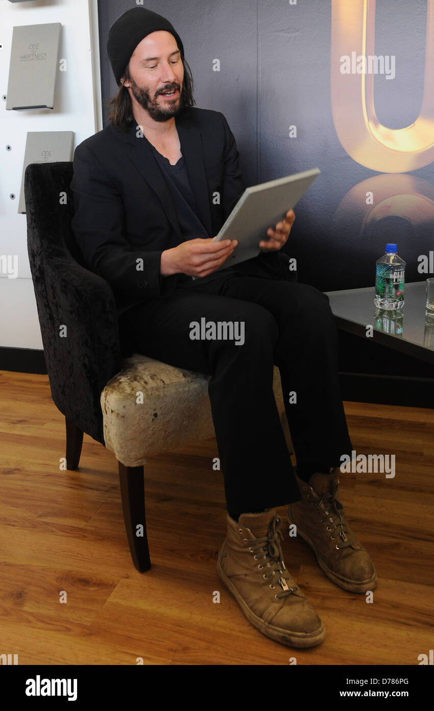 Keanu reeves at a book signing at waterstones hi-res stock photography ...