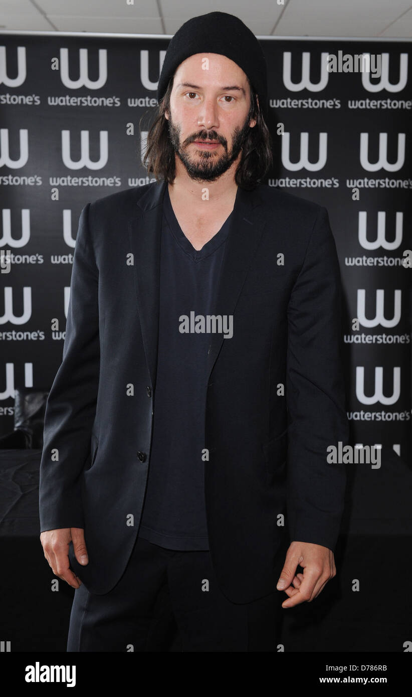 Keanu Reeves at a book signing at Waterstone's, Piccadilly London ...
