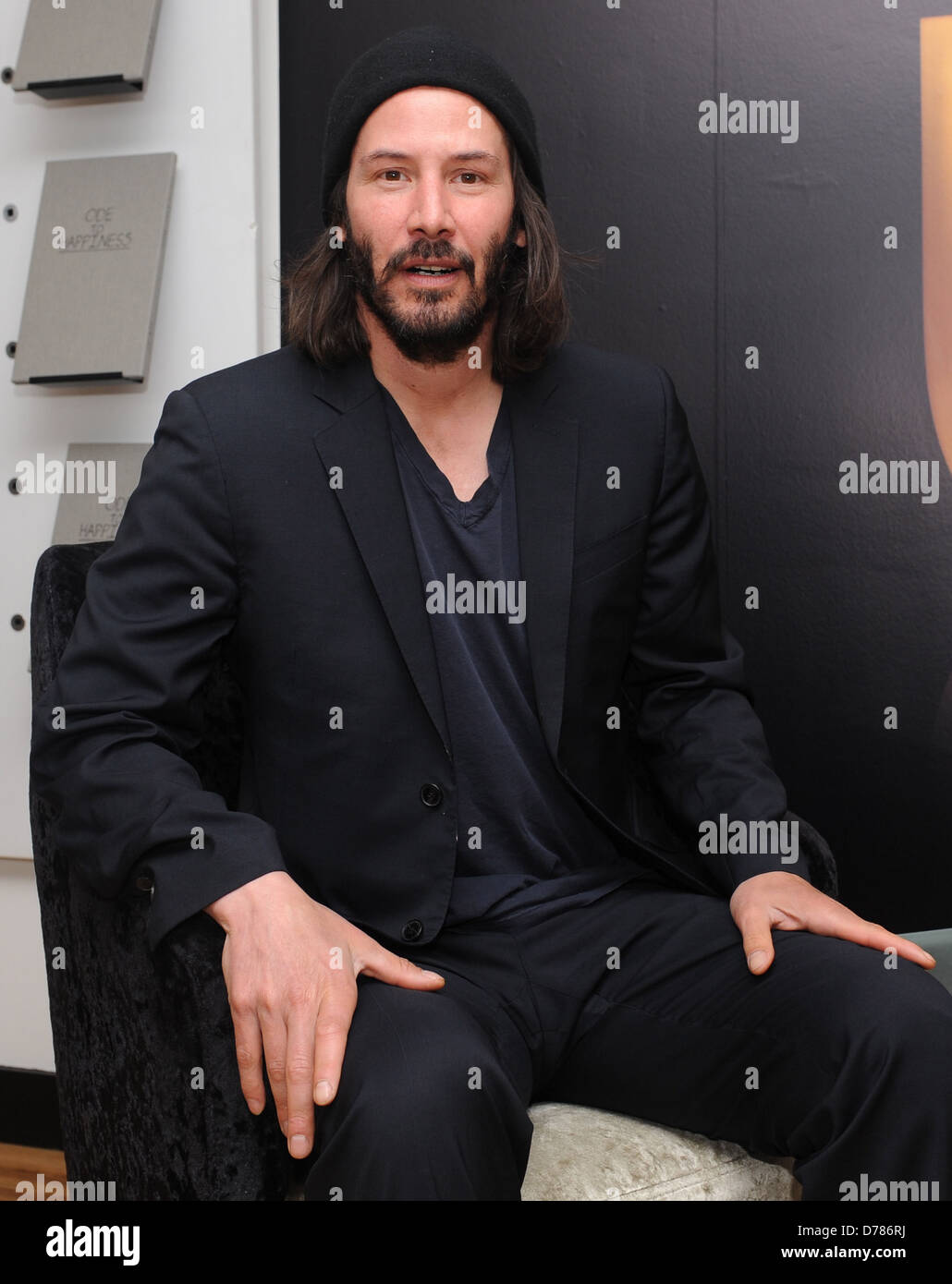 Keanu Reeves at a book signing at Waterstone's, Piccadilly London ...
