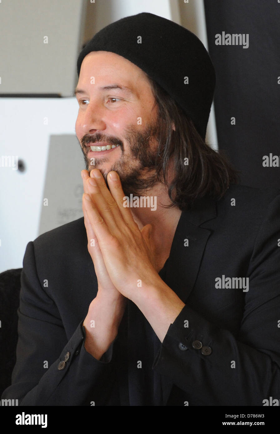 Keanu Reeves at a book signing at Waterstone's, Piccadilly London ...