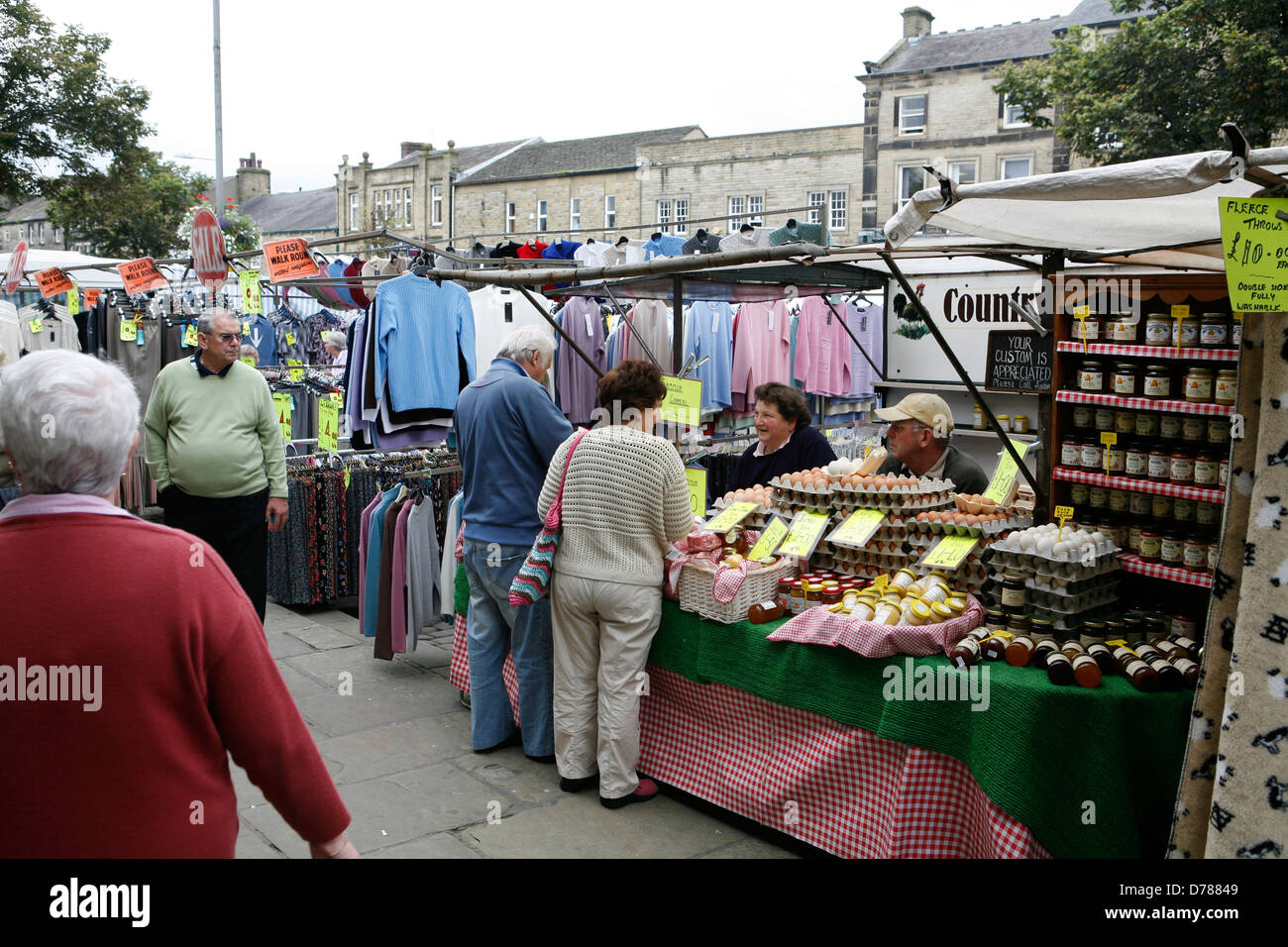 Market stalls at Skipton Market , Yorkshire , UK Stock Photo - Alamy