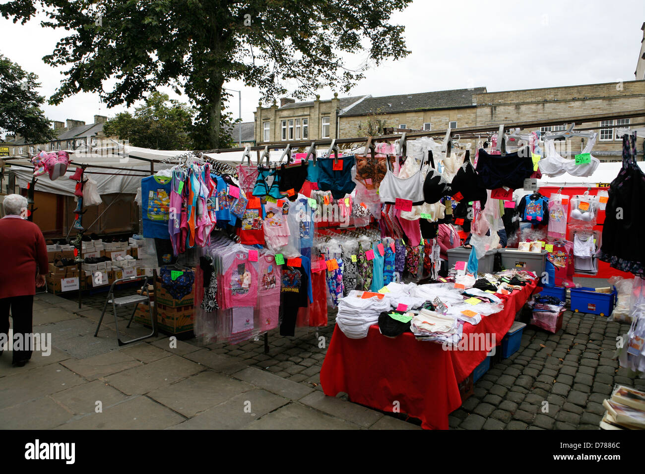 Market stalls at Skipton Market , Yorkshire , UK Stock Photo - Alamy