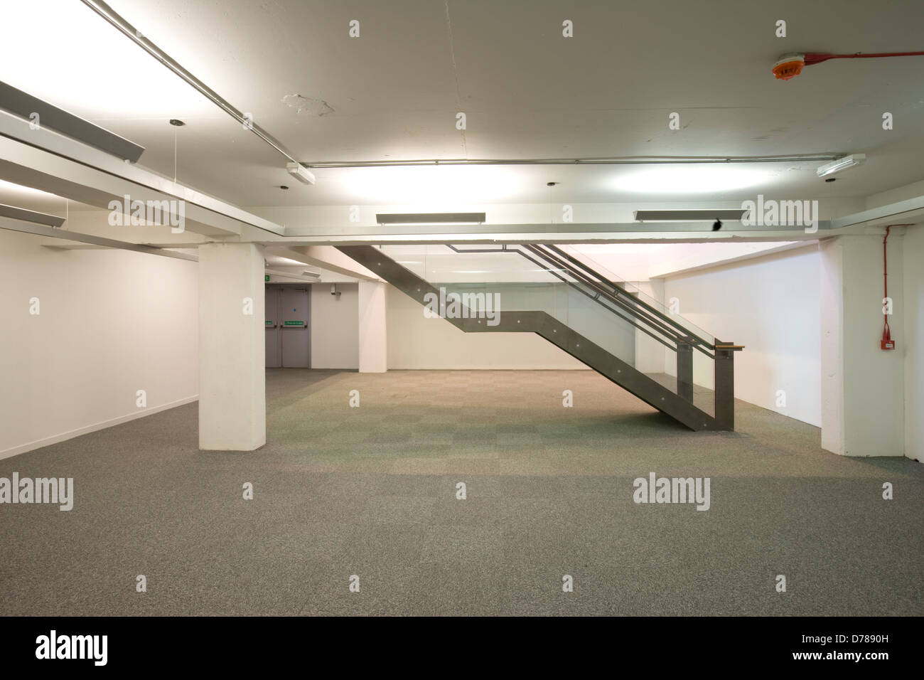 Empty space room hi-res stock photography and images - Alamy