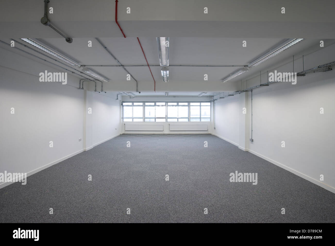 Empty space room hi-res stock photography and images - Alamy