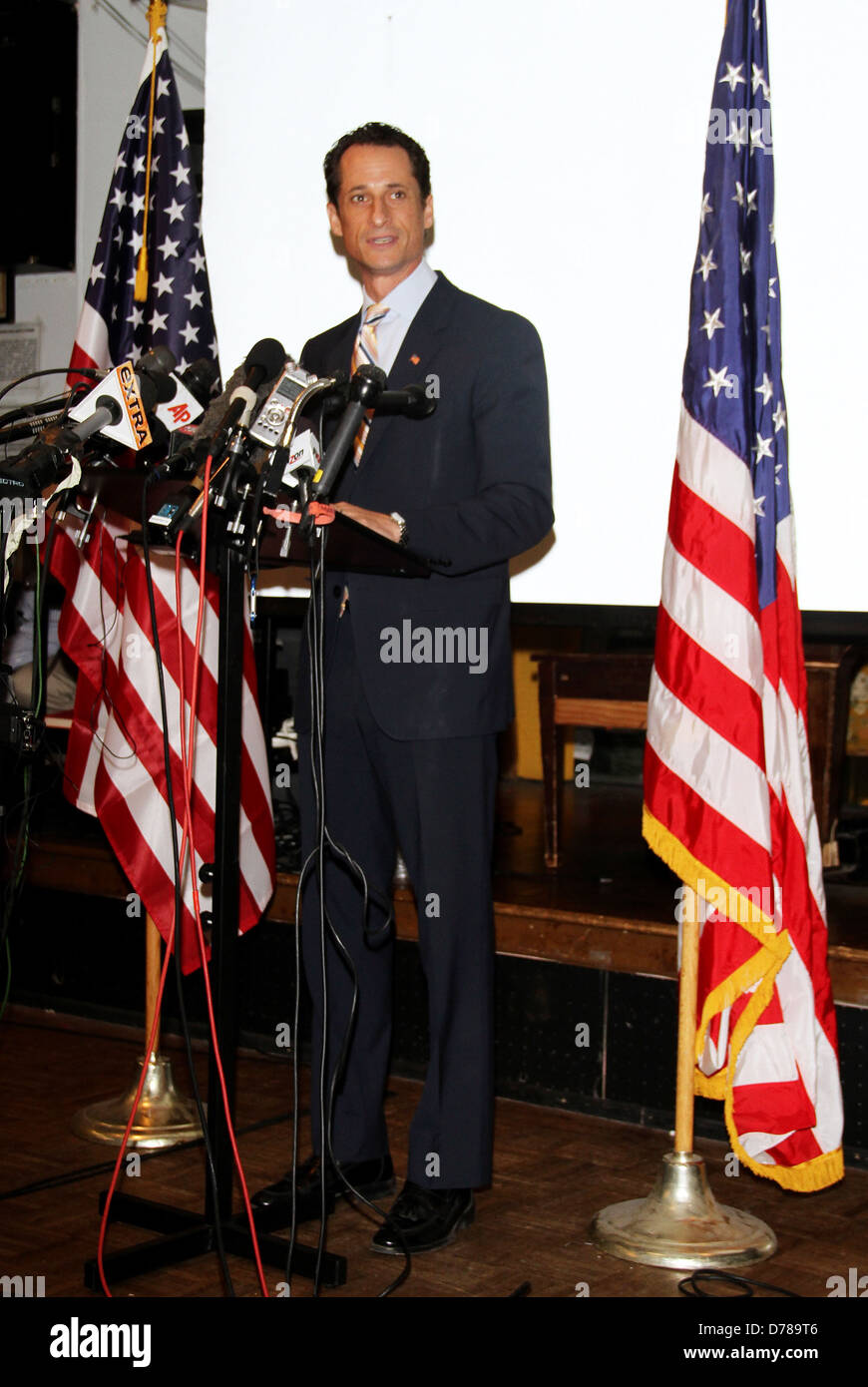 Anthony Weiner Congressman Anthony Weiner announces his resignation ...