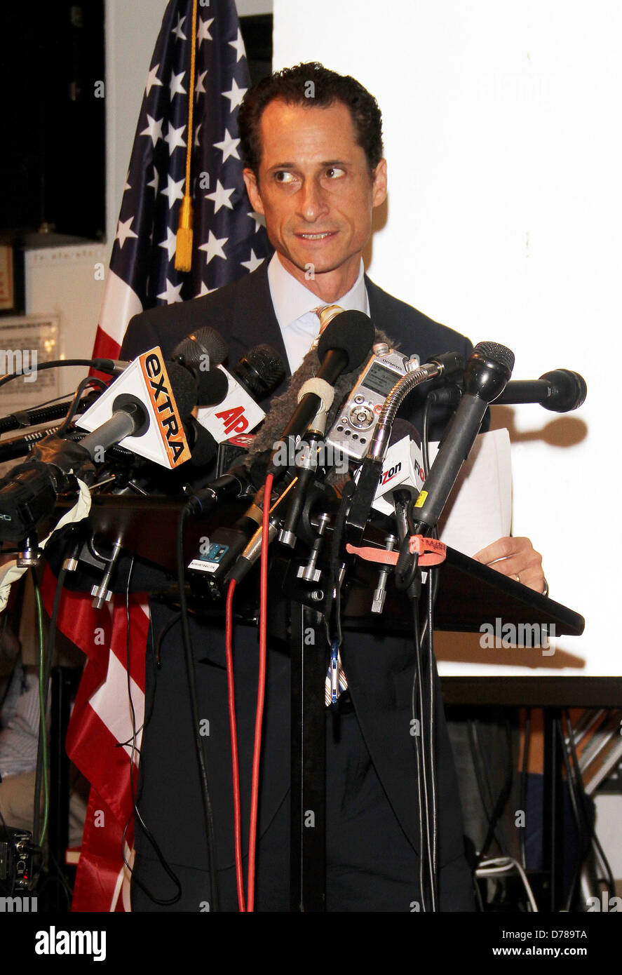 Anthony Weiner Congressman Anthony Weiner announces his resignation ...