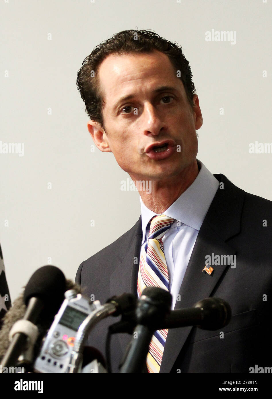 Anthony Weiner Congressman Anthony Weiner announces his resignation ...