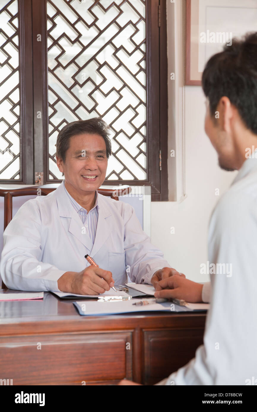 Doctor Meeting with a Patient Stock Photo - Alamy