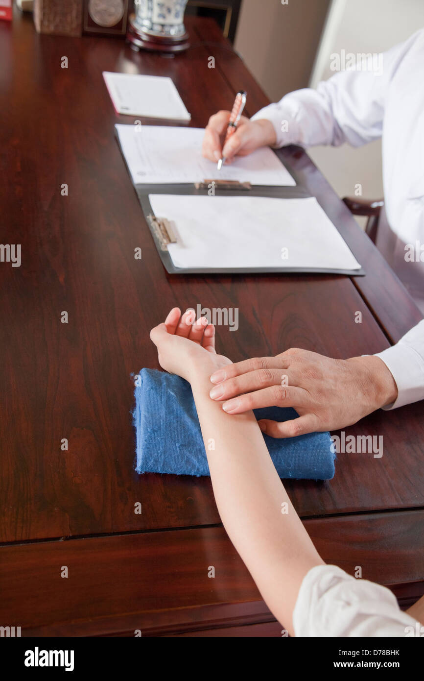 Taking a pulse china hi-res stock photography and images - Alamy