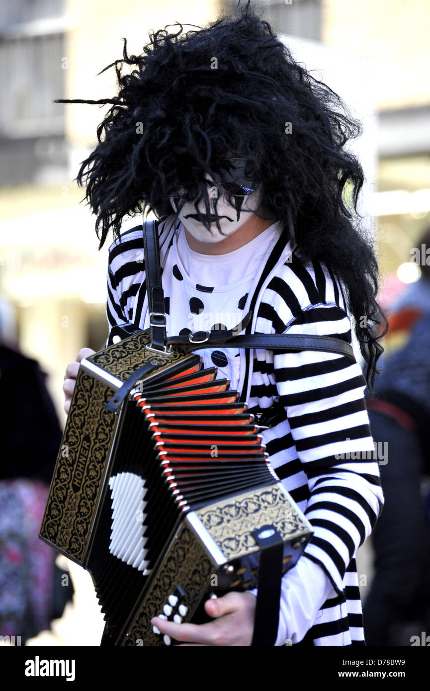 Molly dancing hi-res stock photography and images - Alamy