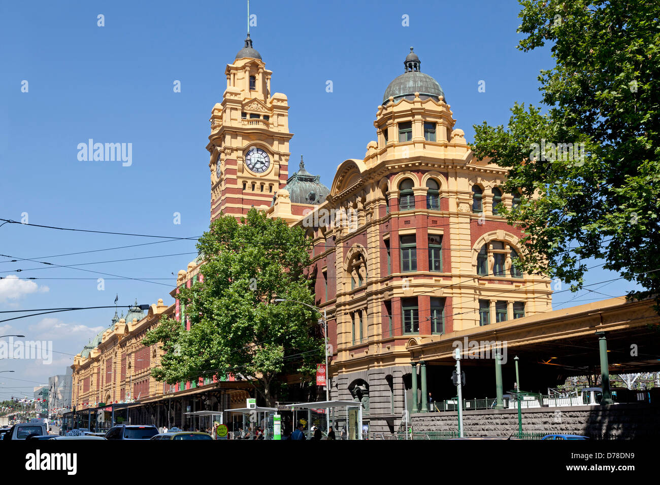 Facade and tower of famous Flinders Street Railway Station, Melbourne ...