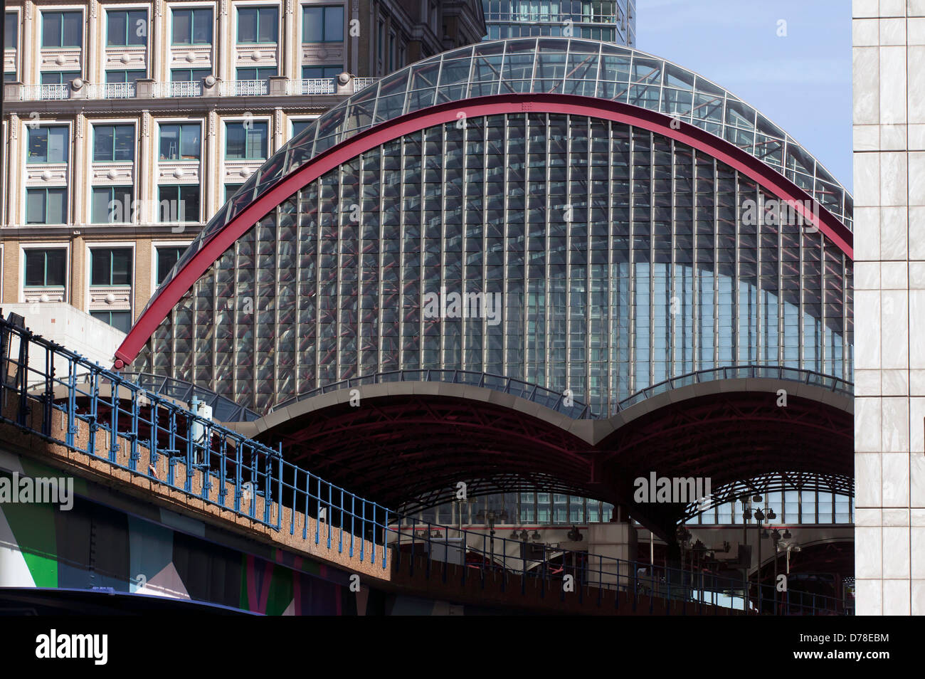 Dlr canary wharf station hi-res stock photography and images - Alamy