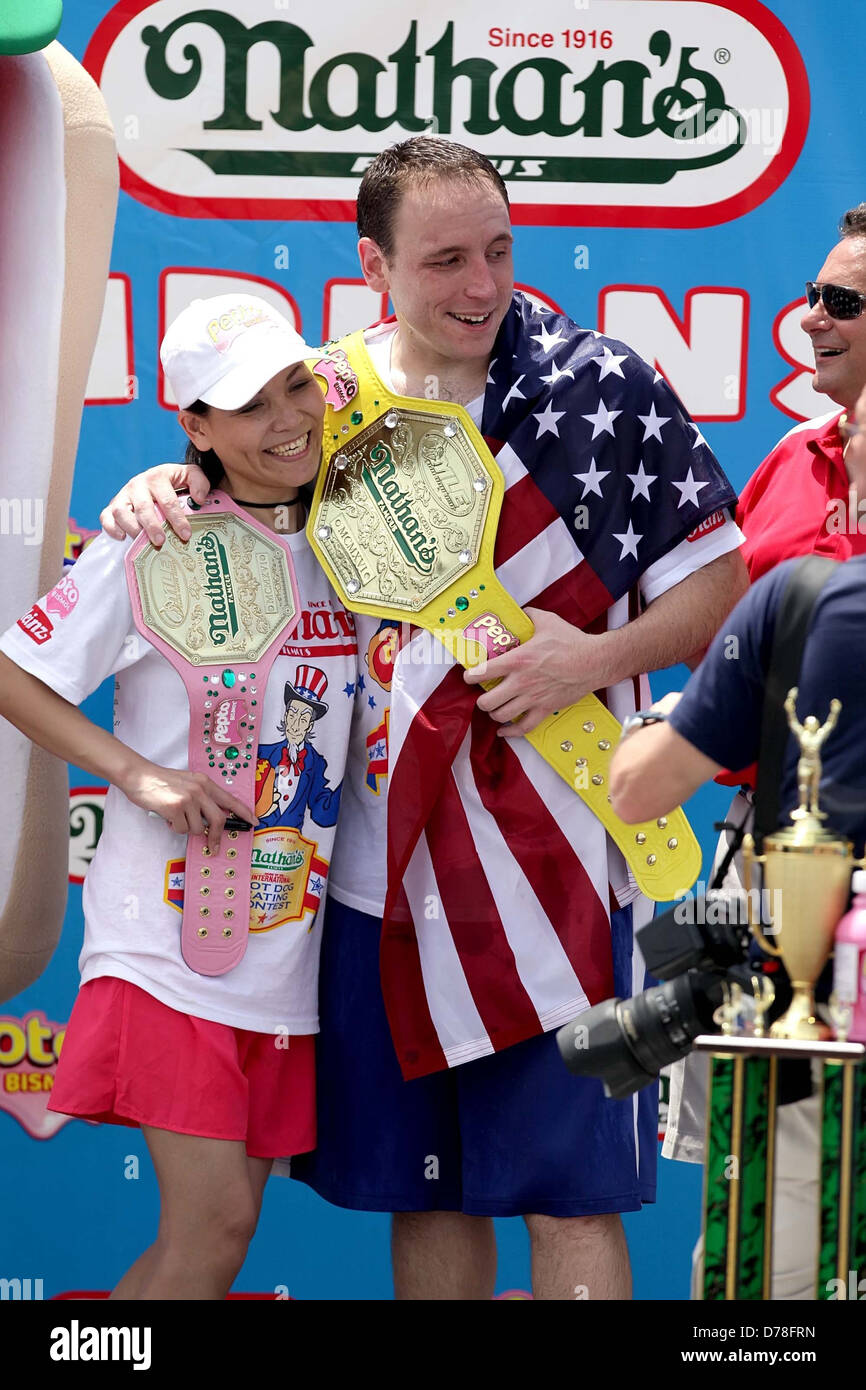 Sonya Thomas, women's contest winner and Joey Chestnut, fifth straight ...