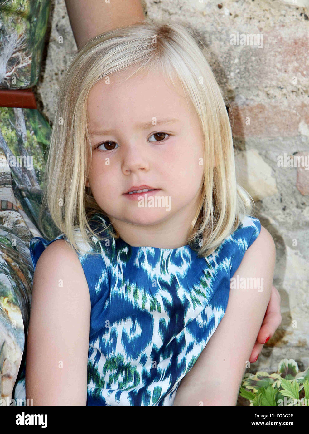 Princess Ariane Dutch royals posing for photographers outside their ...