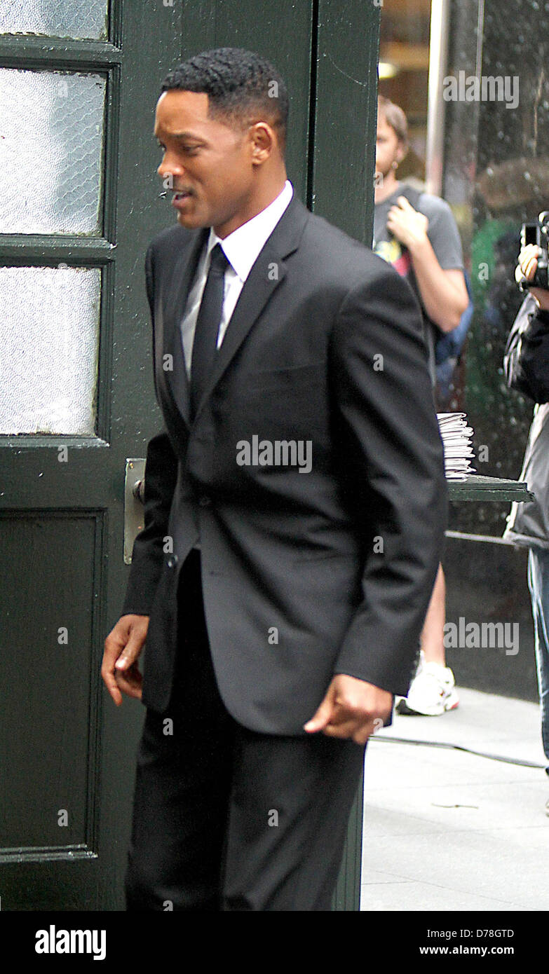 Will Smith is seen on the set of MIB III shooting in New York City New ...