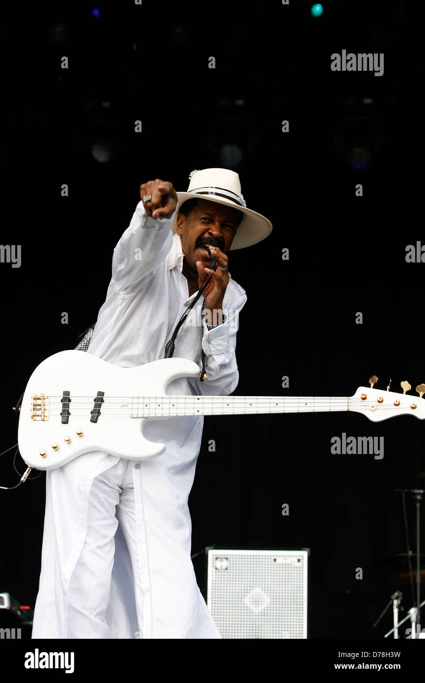 Larry graham graham central station hi-res stock photography and images ...