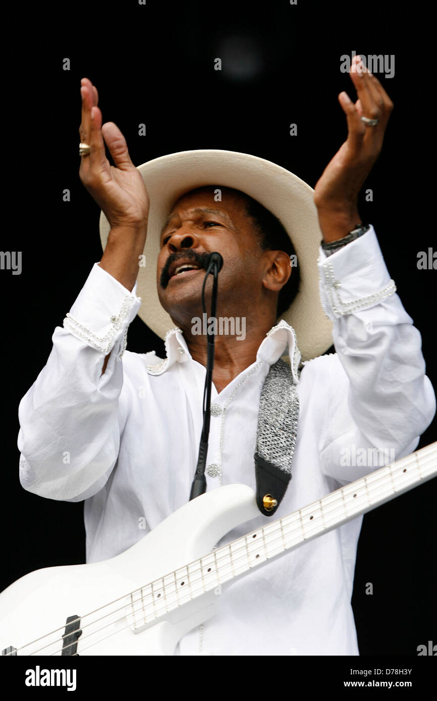 Larry Graham and Graham Central Station performing at the Hop Farm ...