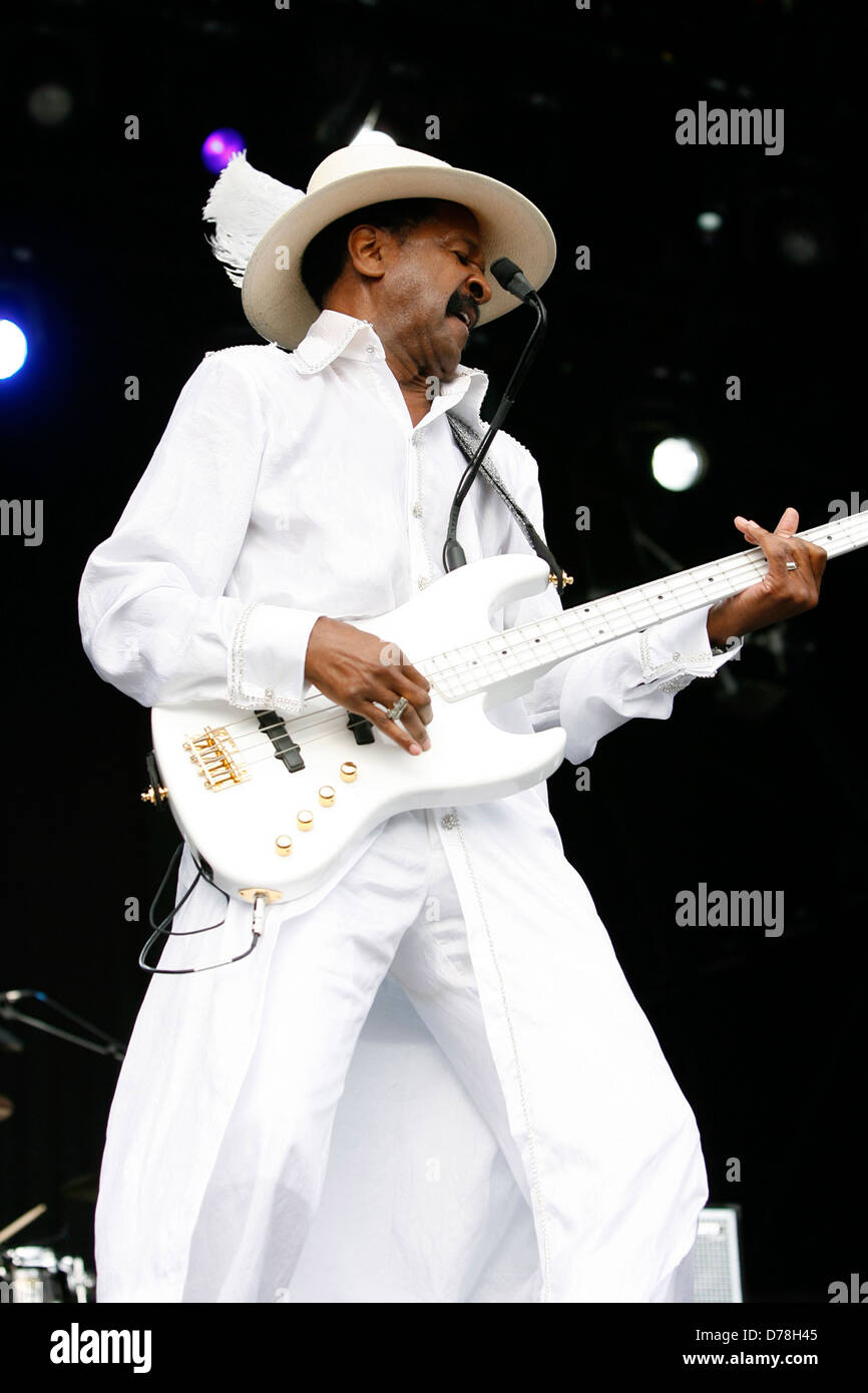 Larry graham graham central station hi-res stock photography and images ...