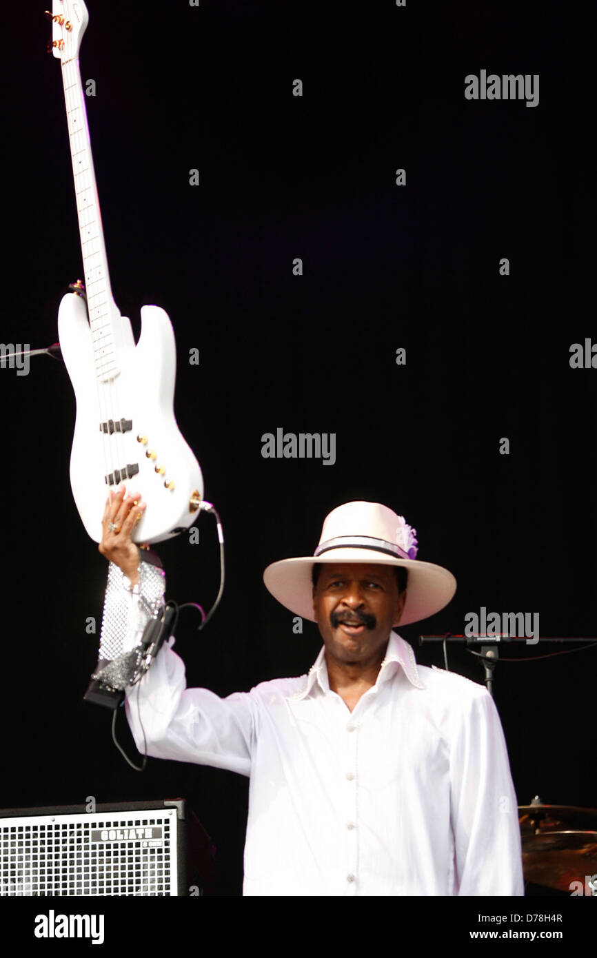Larry graham graham central station hi-res stock photography and images ...