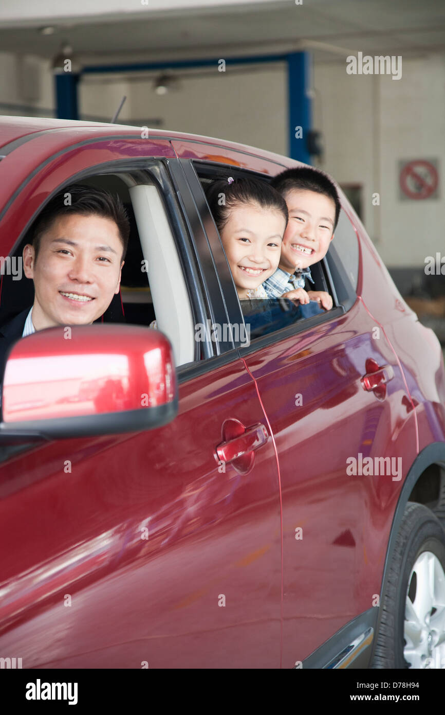 Family Looking Out the Car Window Stock Photo - Alamy