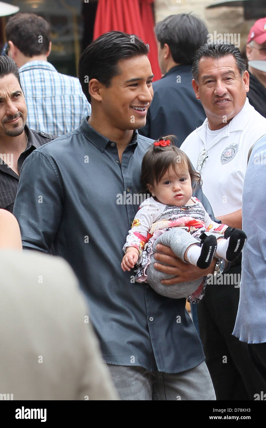 Mario lopez baby hi-res stock photography and images - Alamy