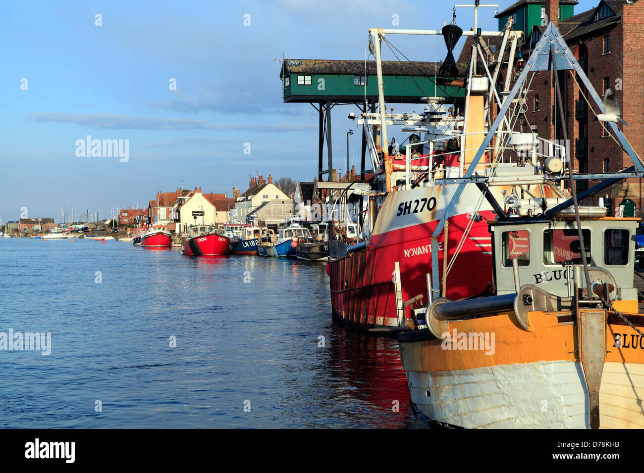 Quayside boats hi-res stock photography and images - Alamy