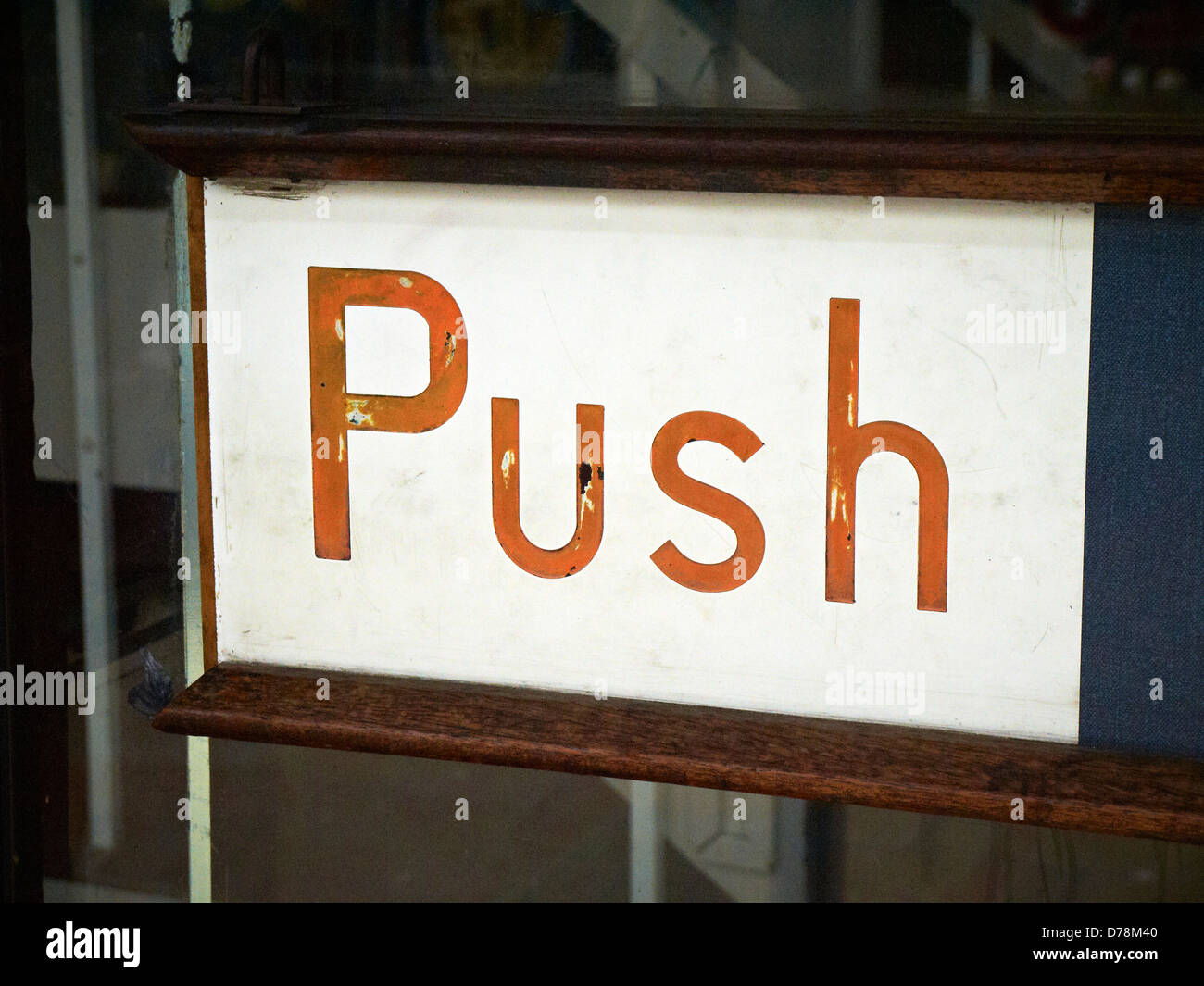 Push door sign hi-res stock photography and images - Alamy