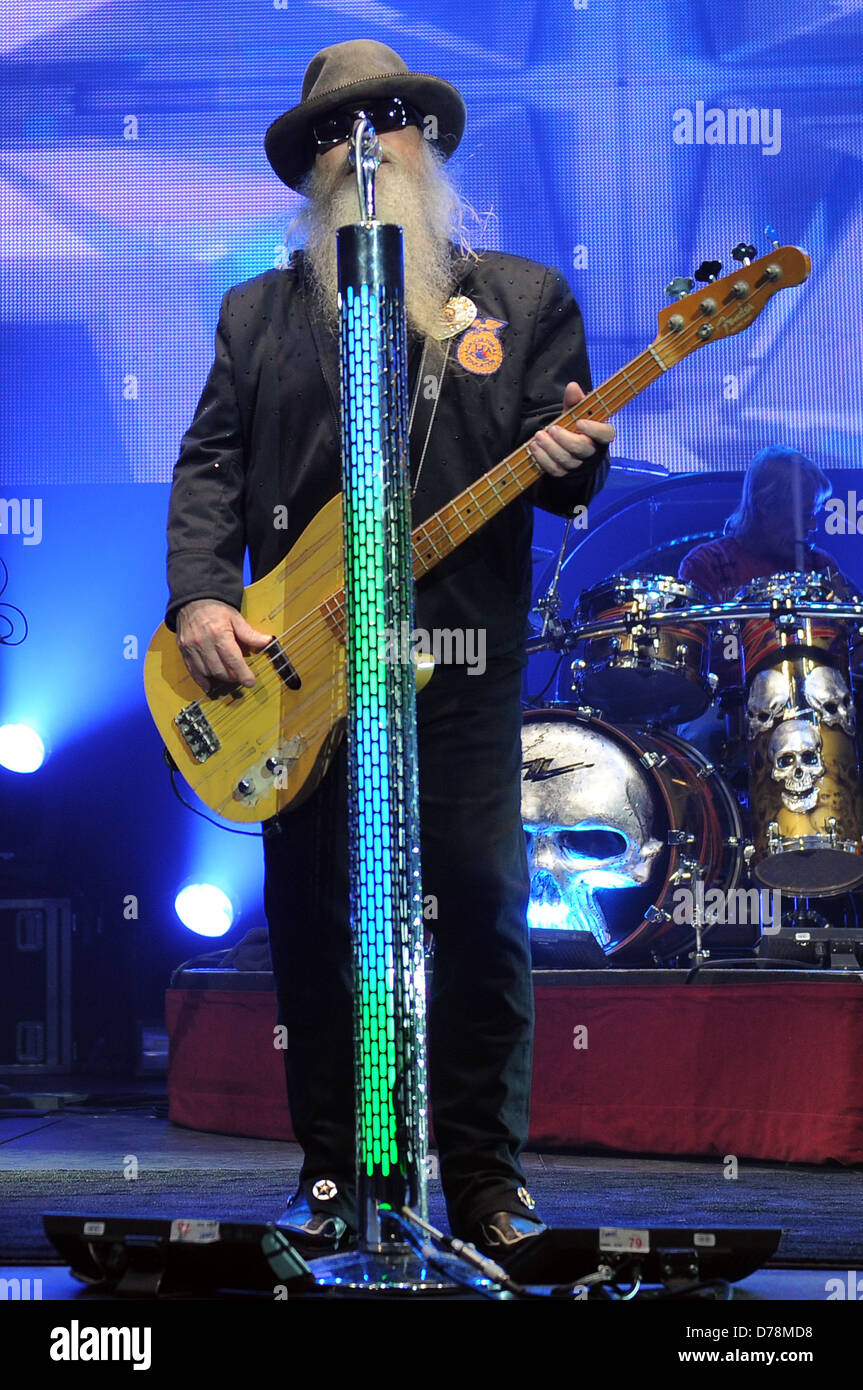 Dusty Hill ZZ Top performing at Hard Rock Live! in the Seminole Hard ...