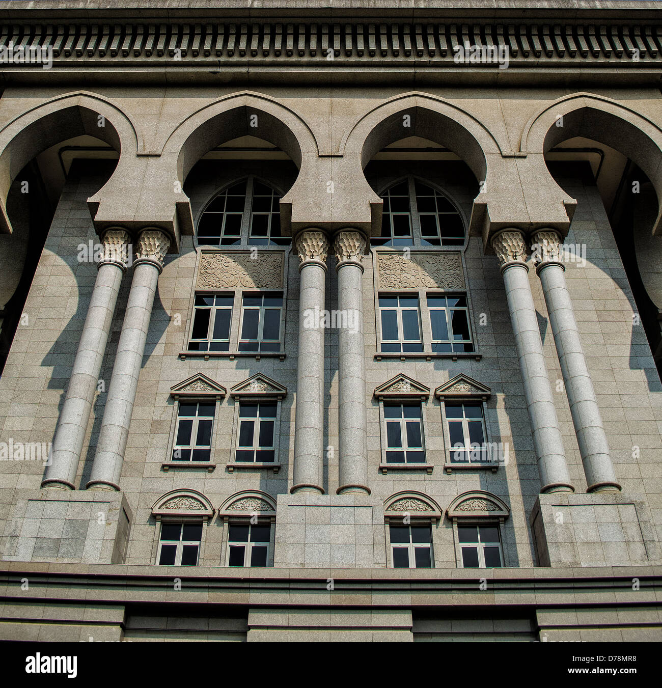 Symmetrical design hi-res stock photography and images - Alamy