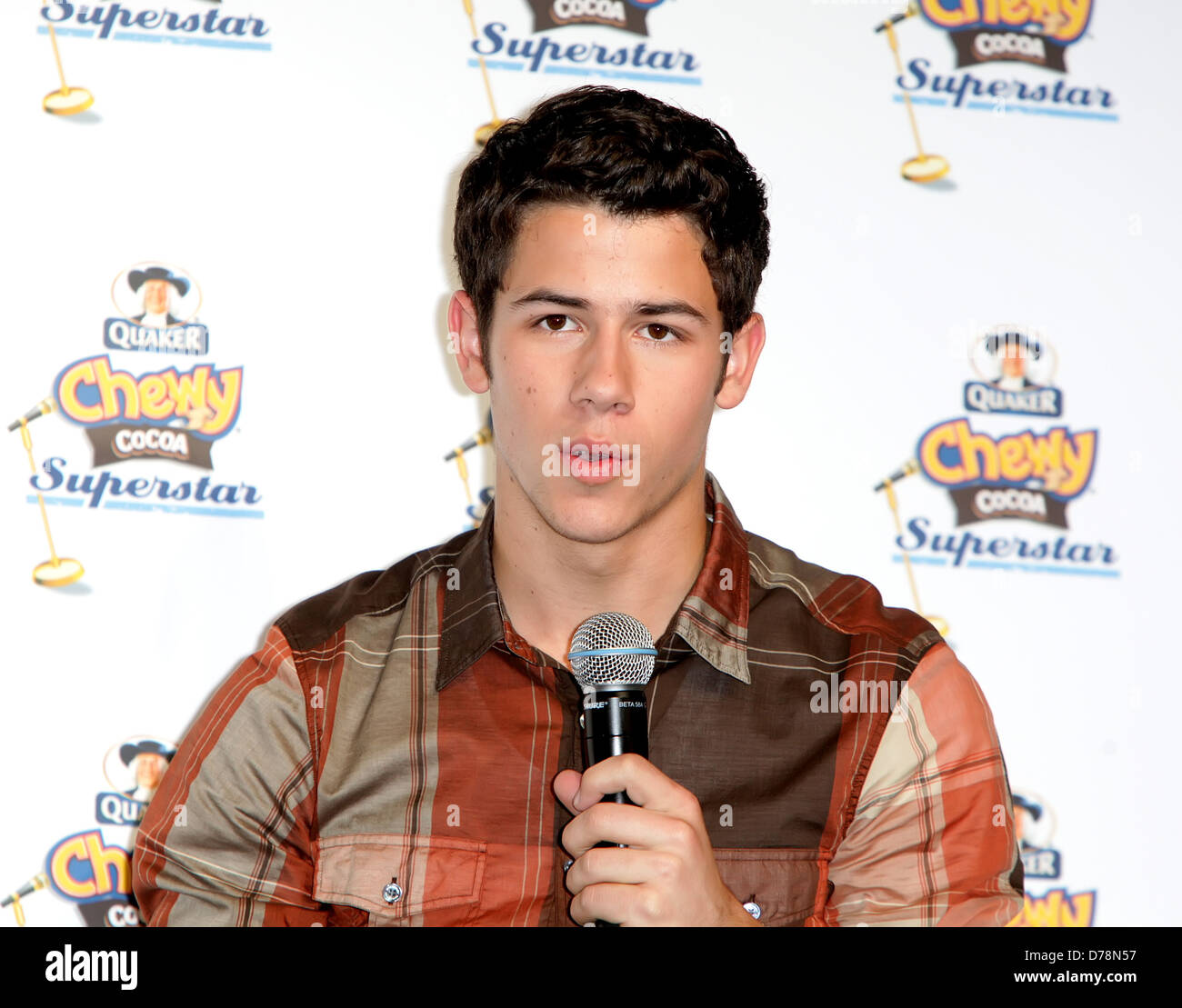 Nick Jonas Quaker Chewy Presents Chewy Superstar Launch With Nick Jonas