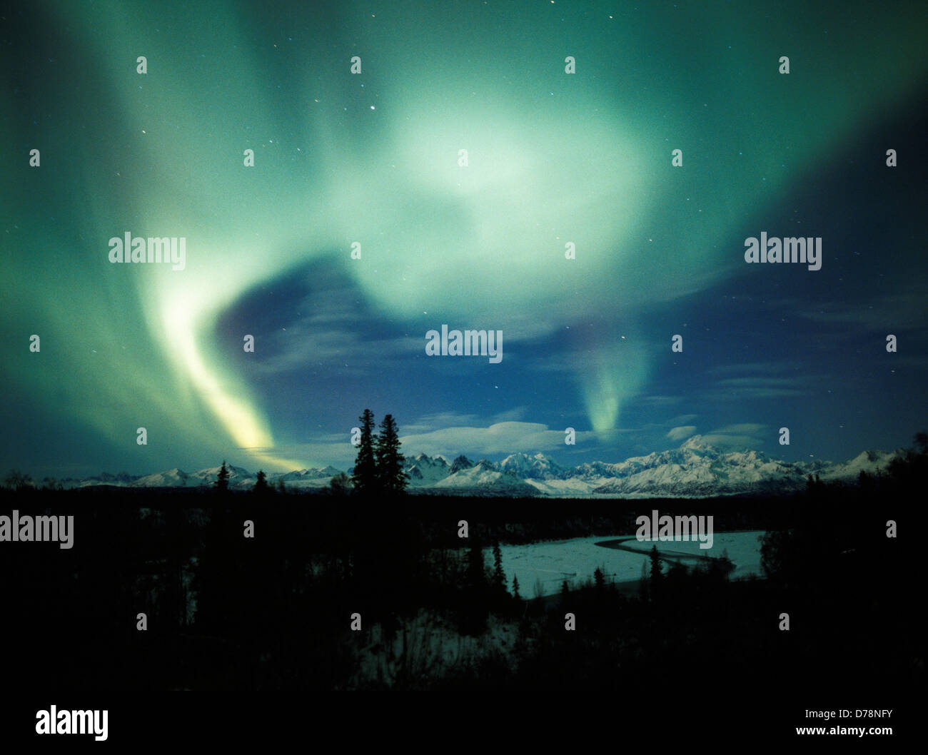 Aurora borealis over denali mount mckinley hi-res stock photography and ...