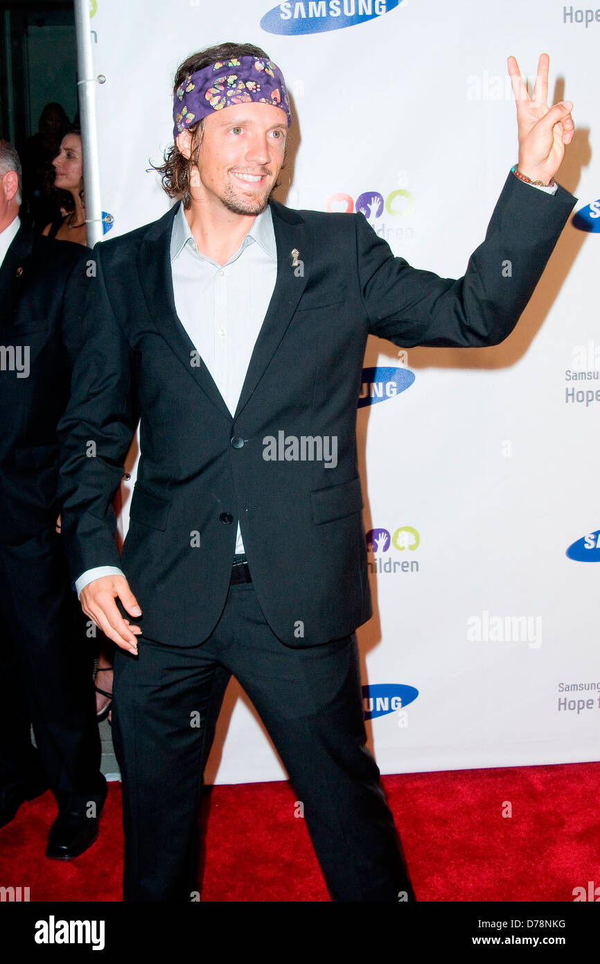 Jason Mraz 2011 Samsung Hope For Children Benefit Gala - arrivals New ...