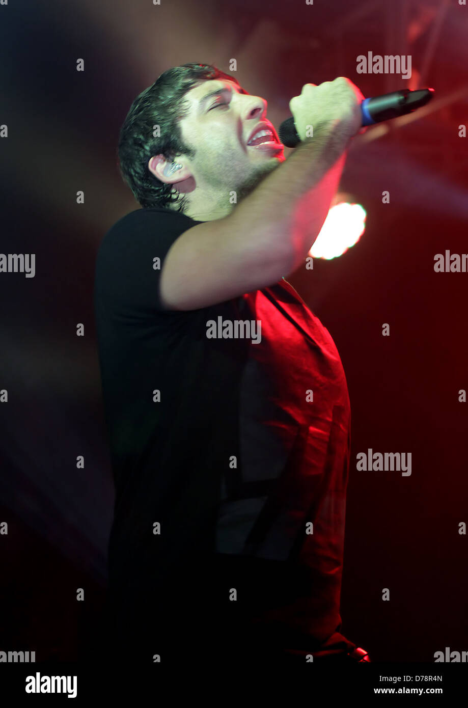 Example (real name Elliot Gleave) performing at Liverpool University ...