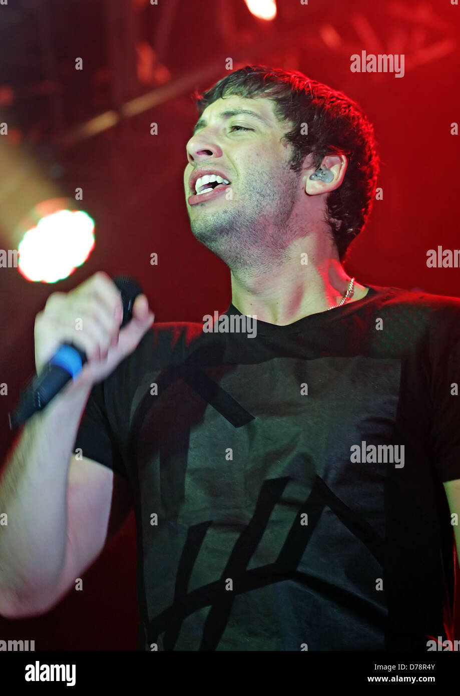 Example (real name Elliot Gleave) performing at Liverpool University ...