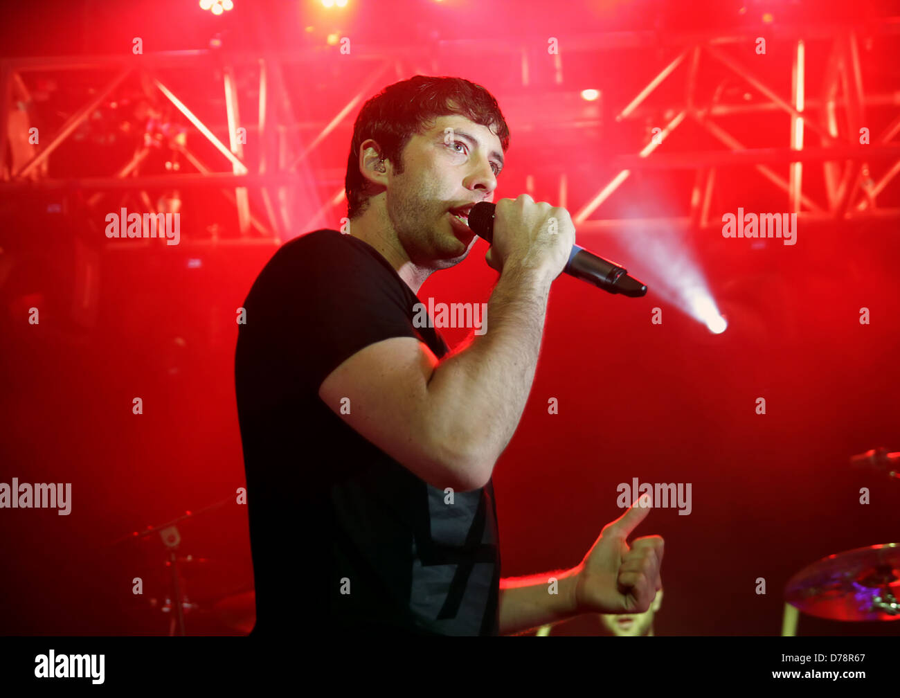 Example (real name Elliot Gleave) performing at Liverpool University ...
