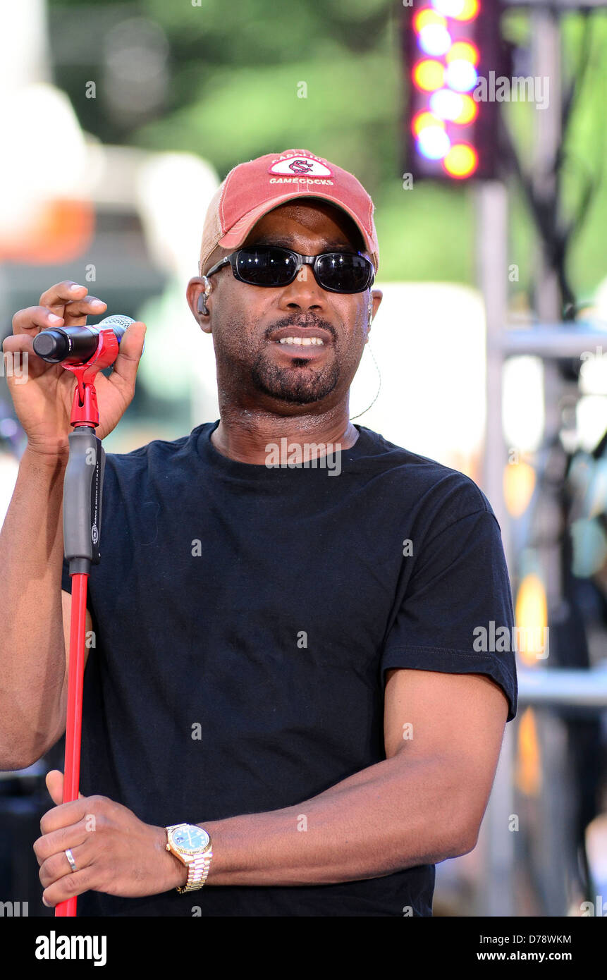 Darius Rucker performing on CBS' 'Early Show' as part of the Summer ...