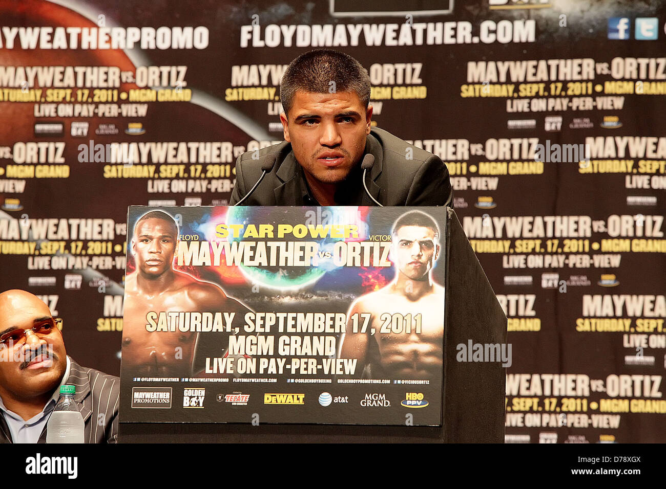 Vicious' Victor Ortiz WBC welterweight Champion Floyd Mayweather vs ...