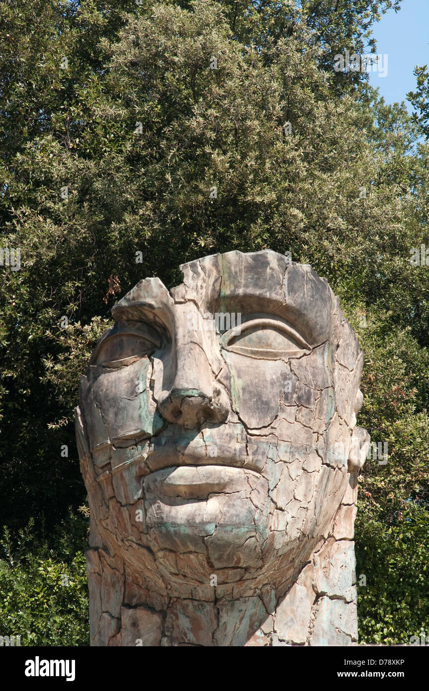 Sculptured head hi-res stock photography and images - Alamy