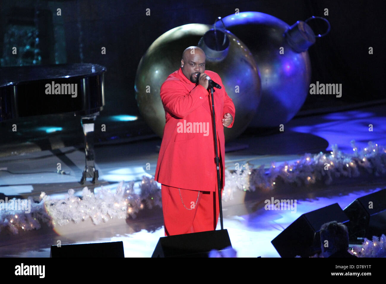Cee Lo Green The 2011 Rockefeller Center Christmas Tree lighting ...
