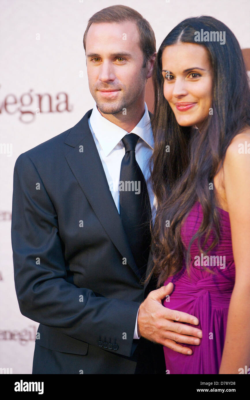 Joseph Fiennes And His Wife Pregnant Maria Dolores Dieguez Gq And 6091
