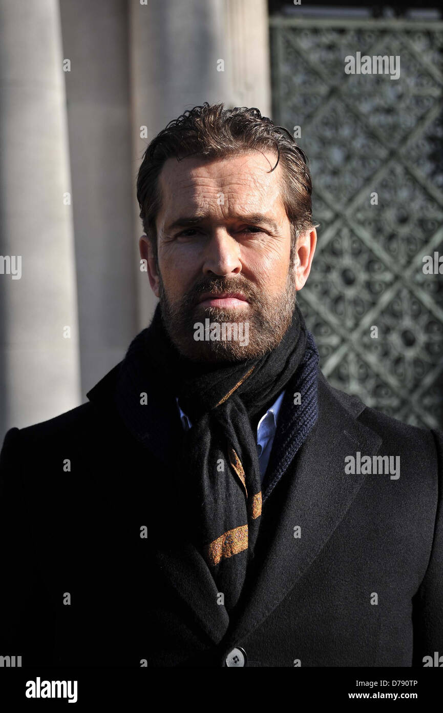 Rupert Everett unveils the newly renovated tombstone of Oscar Wilde at ...