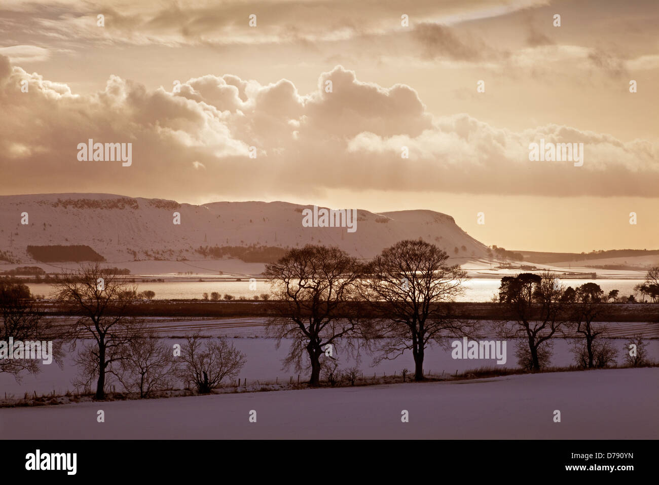 Benarty Hill from the Loch Leven Heritage Trail Stock Photo - Alamy