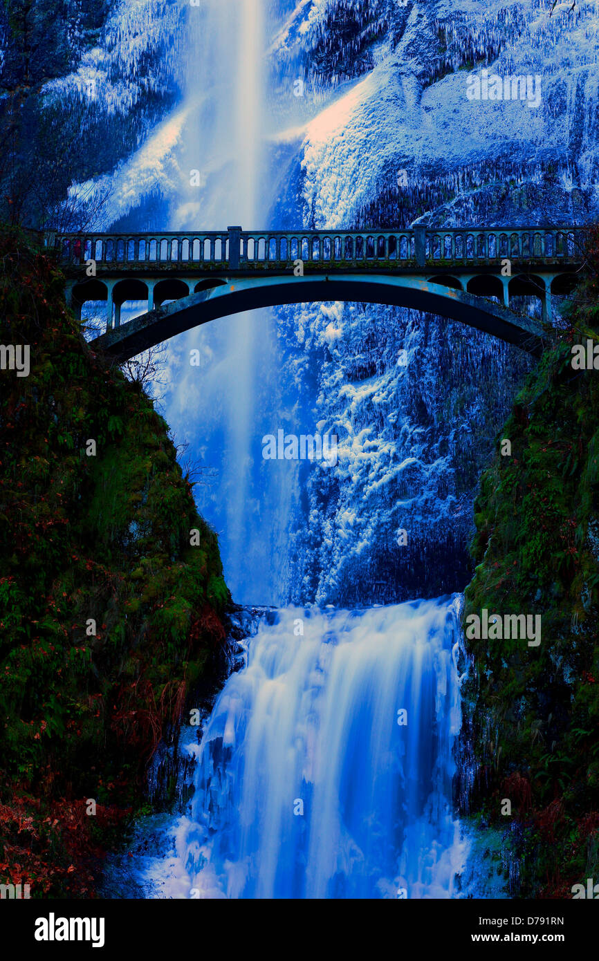 USA Oregon Columbia River Gorge National Scenic Area View frozen ...