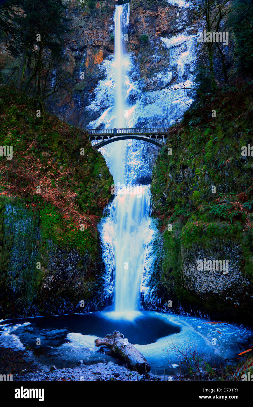 USA Oregon Columbia River Gorge National Scenic Area View frozen ...