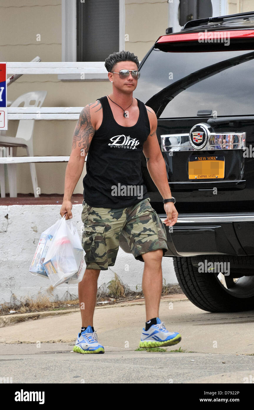 Pauly Delvecchio aka 'Pauly D' Cast members of MTV's 'Jersey Shore ...